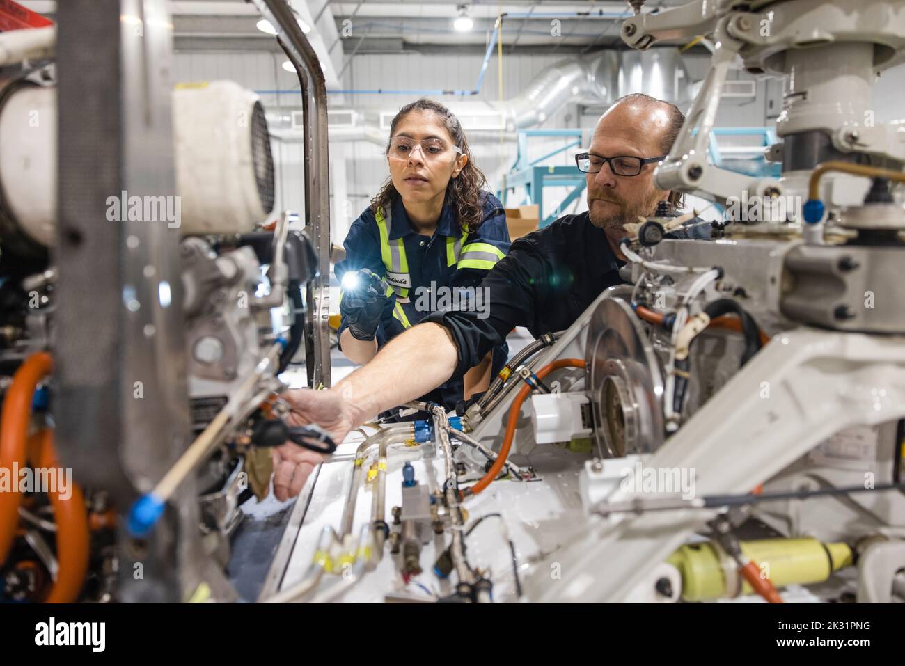 Aircraft engineer working on engine hi-res stock photography and images ...