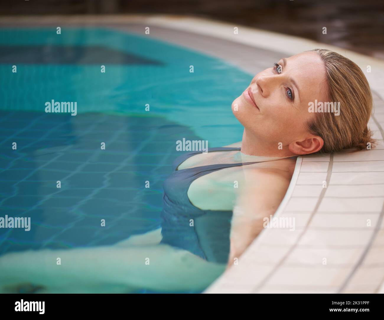 Women swimming pool indoor hi-res stock photography and images - Alamy