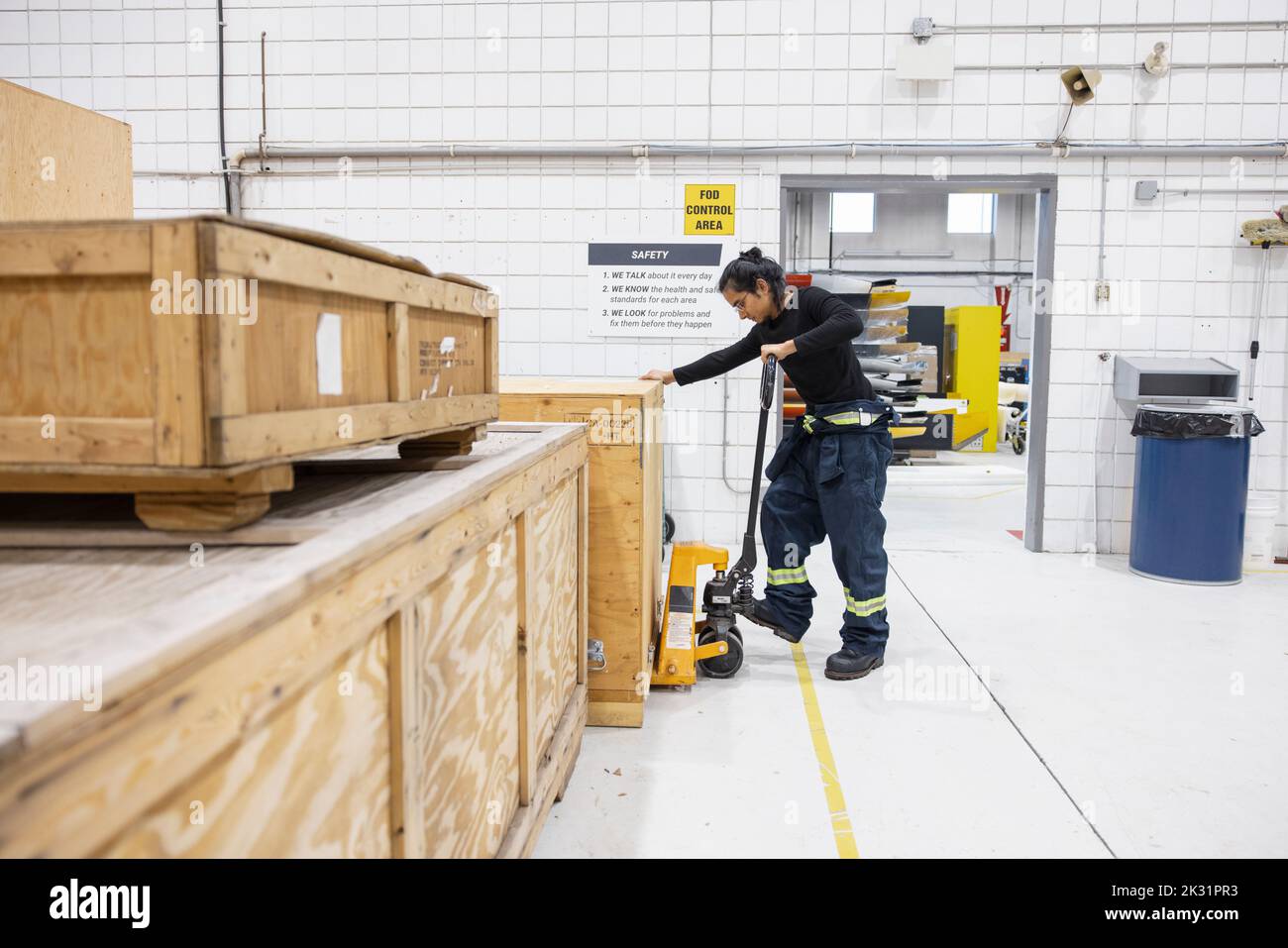 Loading bay hi-res stock photography and images - Alamy