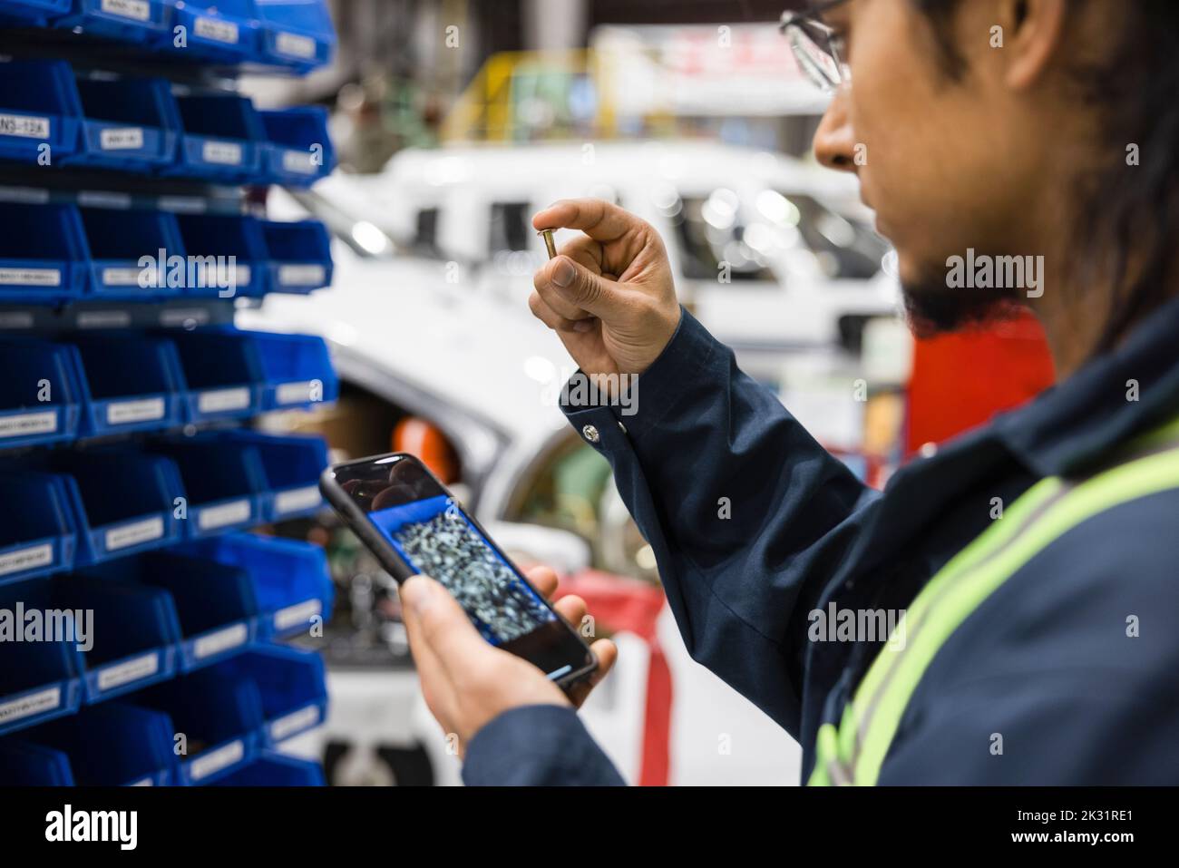 Comparing technology hi-res stock photography and images - Alamy