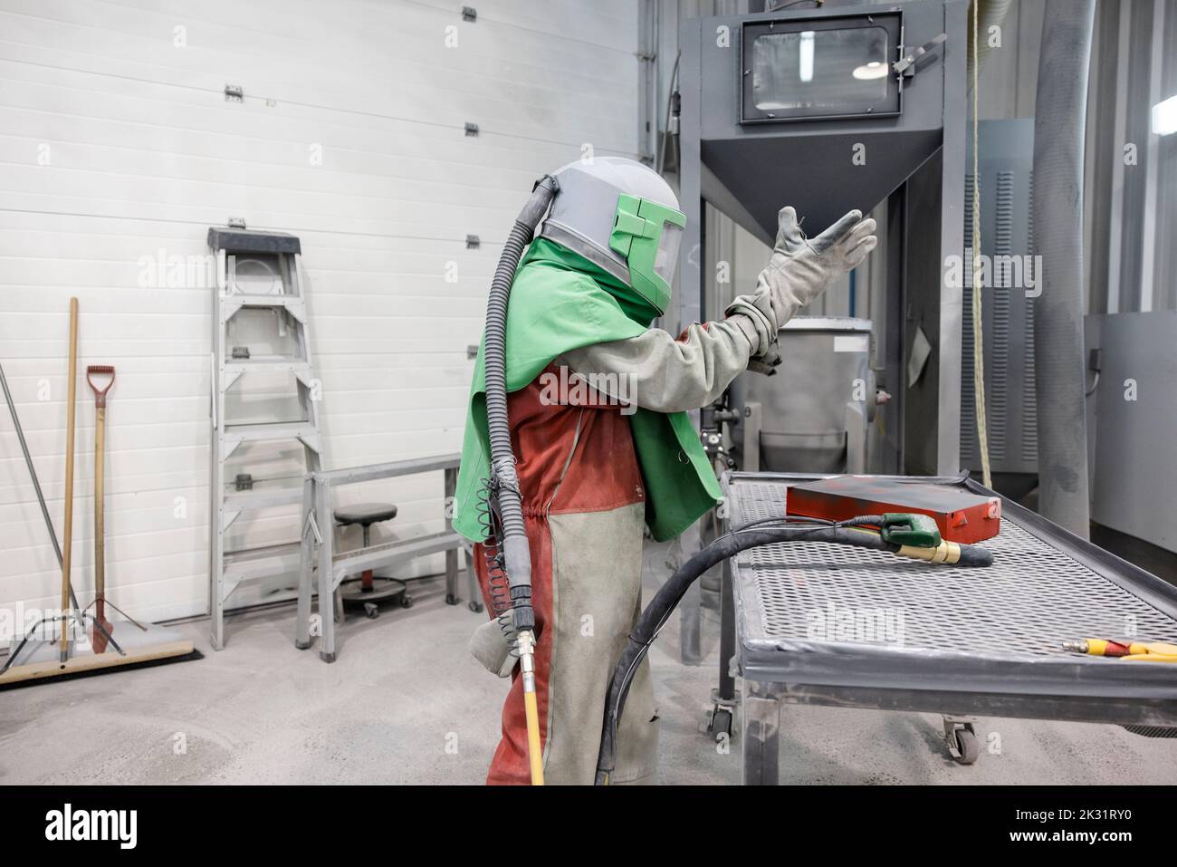 Prepare paint hi-res stock photography and images - Alamy