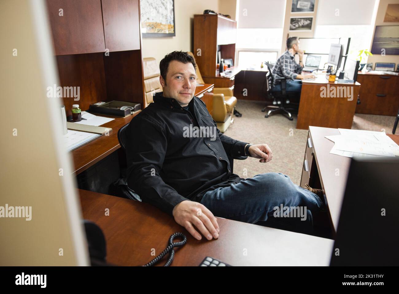 Men at work in the office hi-res stock photography and images - Alamy
