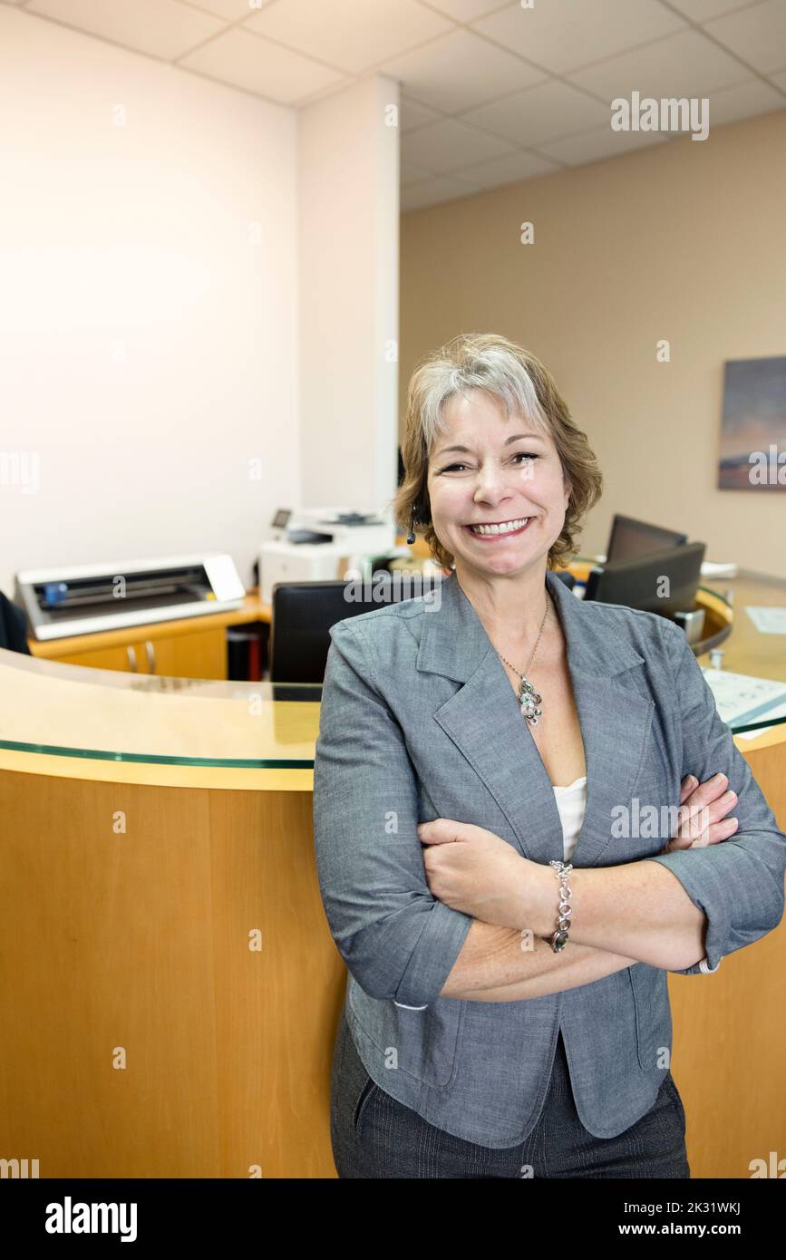 Office reception desk hi-res stock photography and images - Alamy