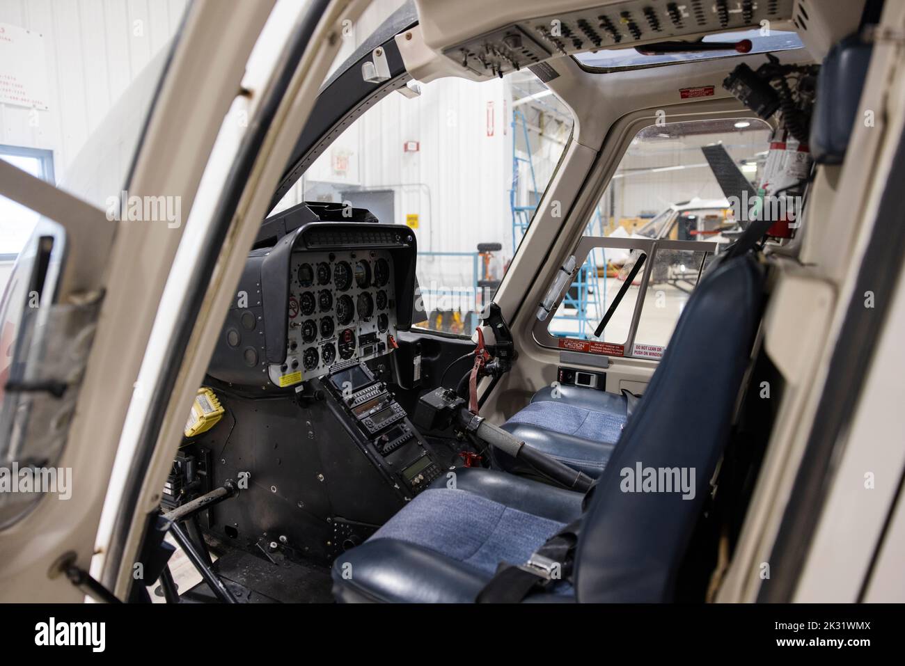 Helicopter cockpit hi-res stock photography and images - Alamy