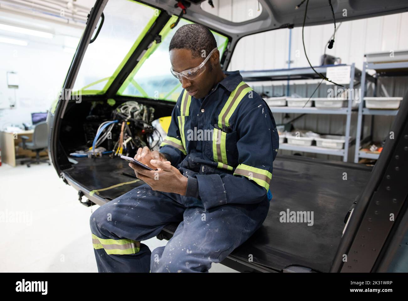 Phone engineer repair hi-res stock photography and images - Alamy