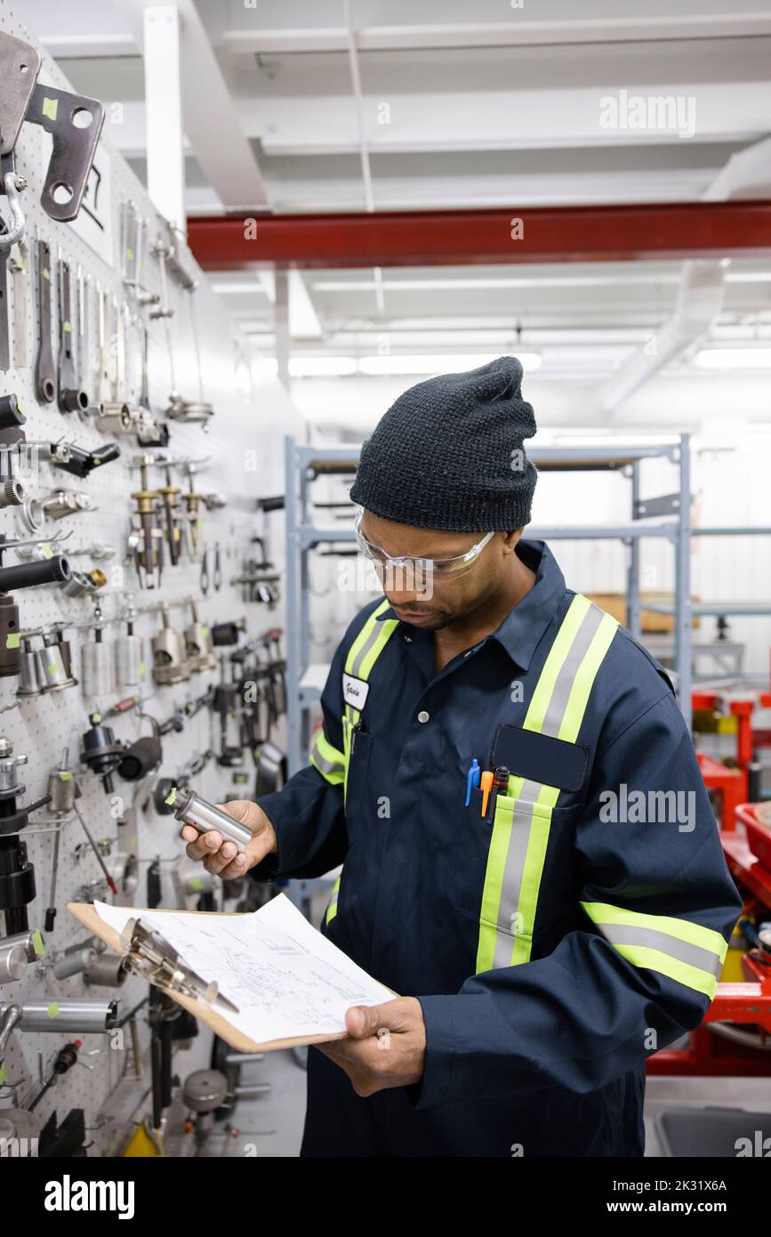 Checking components hi-res stock photography and images - Alamy