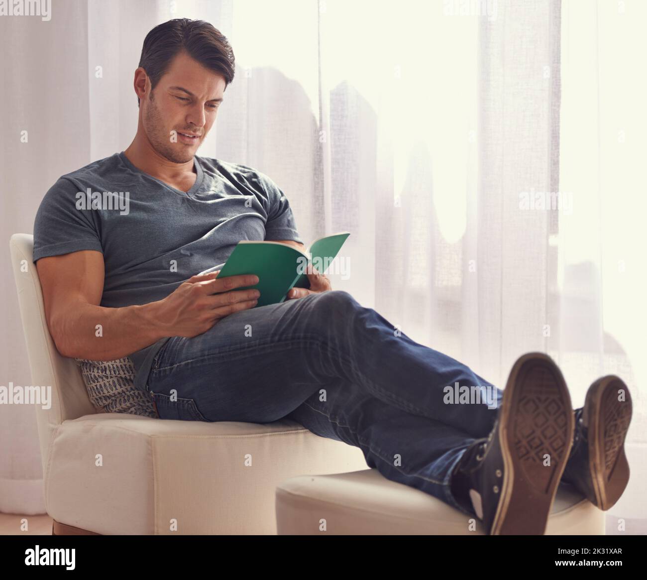 Man reading and relaxing hi-res stock photography and images - Alamy