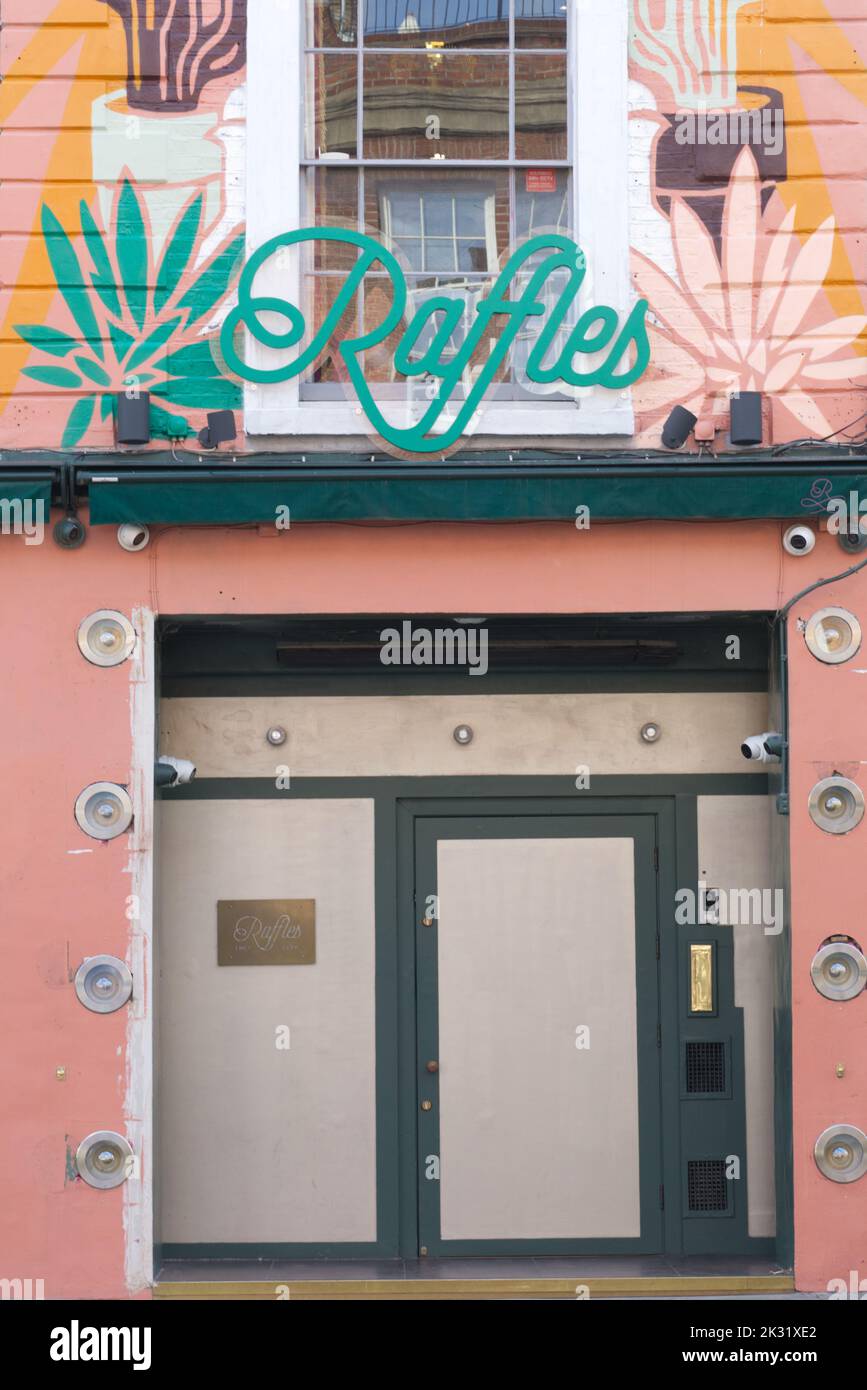 London raffles hi-res stock photography and images - Alamy