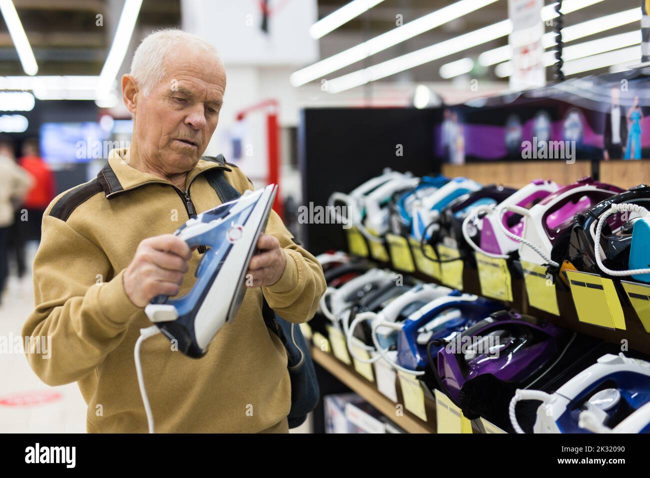 Household appliances showroom hi-res stock photography and images - Alamy