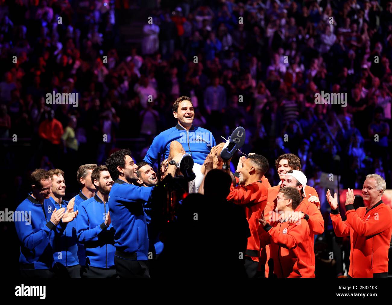 London, UK. 24th Sep, 2022. Team Europe and Team World players lift ...