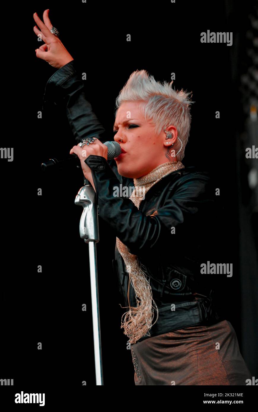 Pink pop singer hi-res stock photography and images - Alamy
