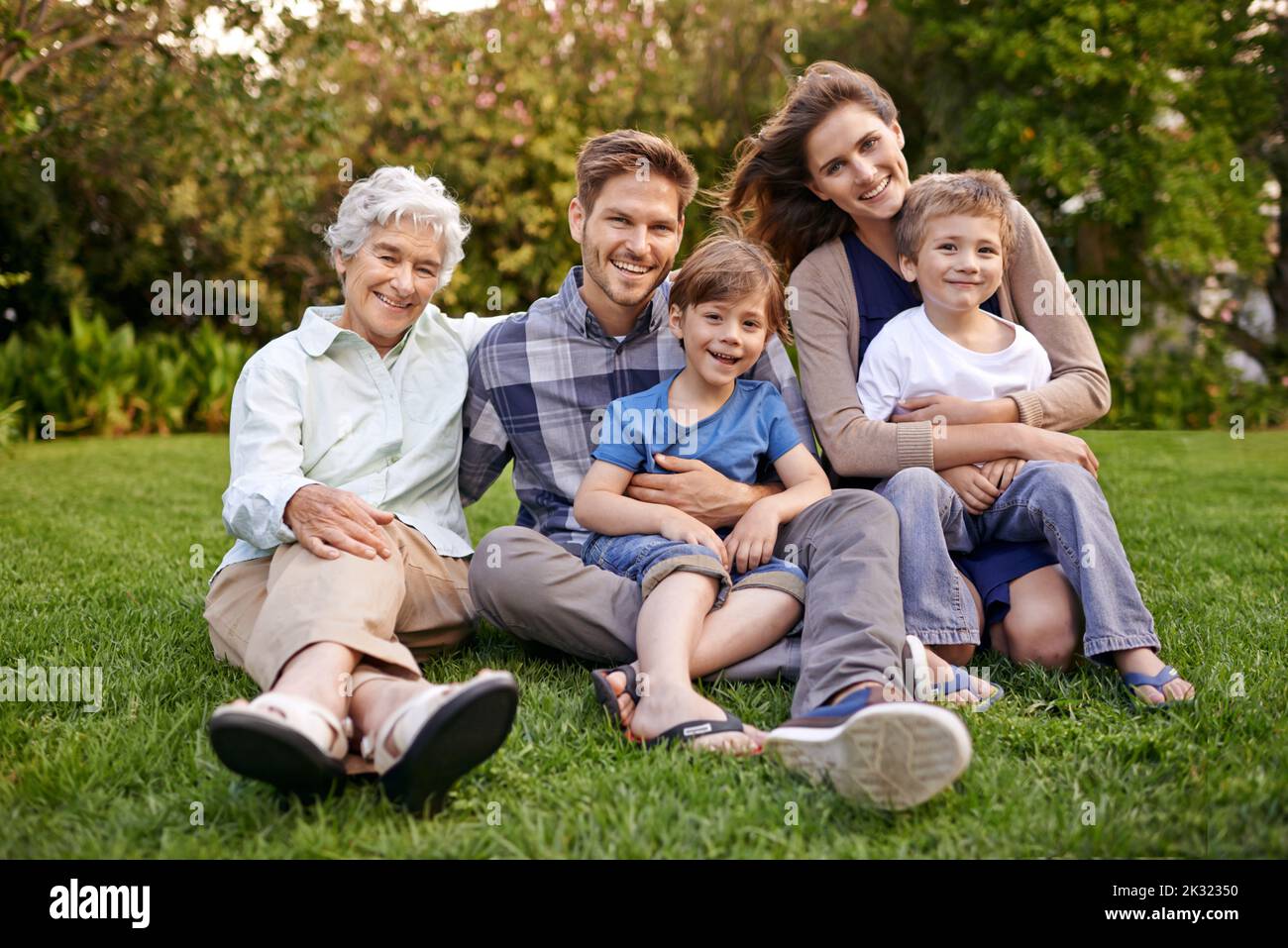Love keeps family together hi-res stock photography and images - Alamy