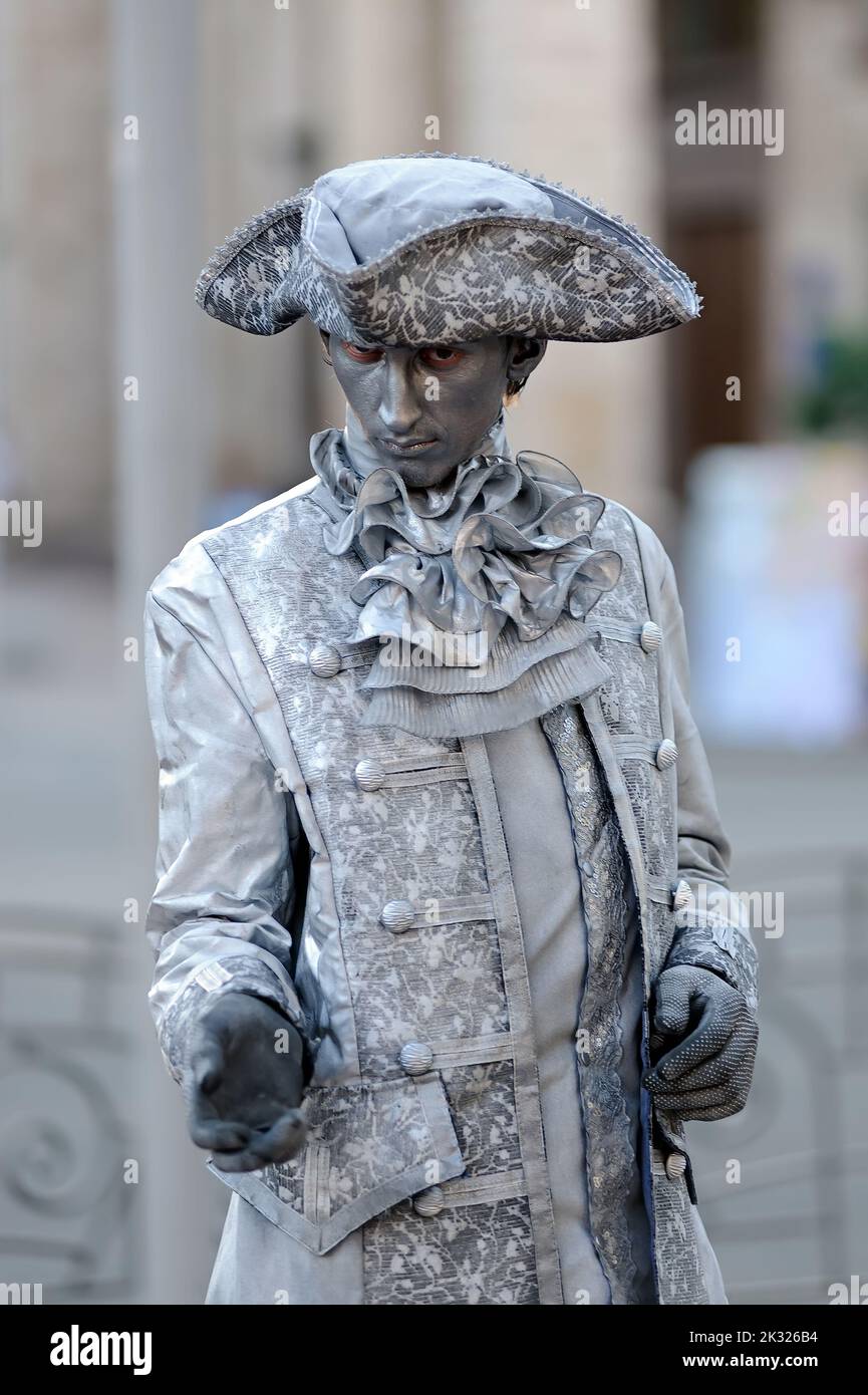 An unidentified busking mime in a costume of 18th century with tricorne ...