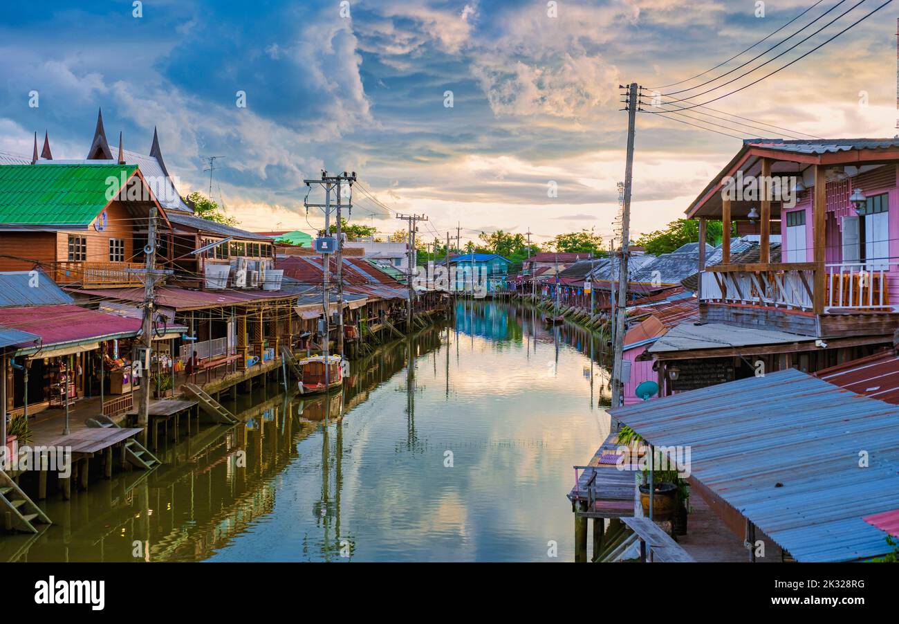 Amphawa floating Market and Thai cultural for tourist destination ...