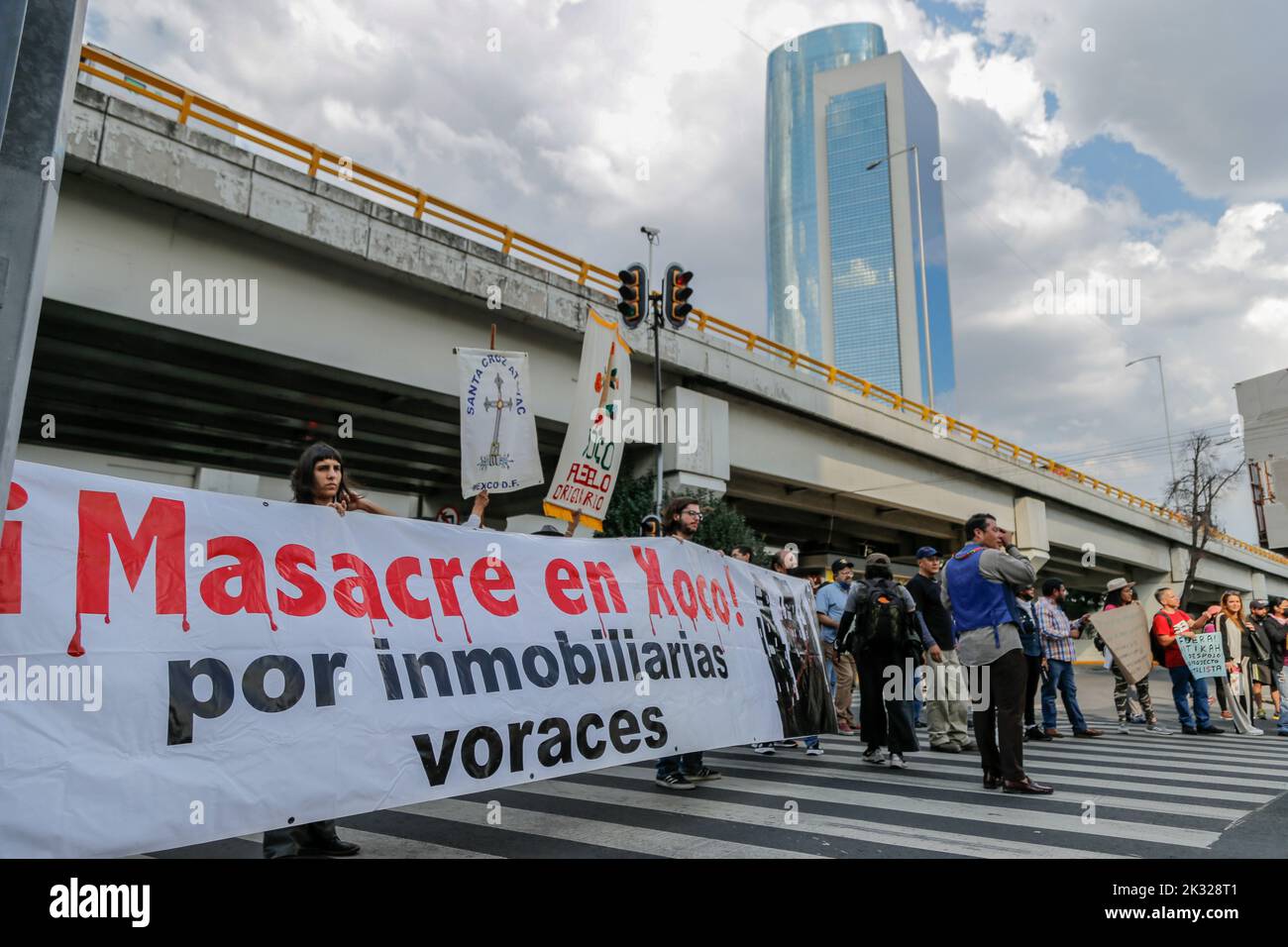 Mexico, Mexico. 22nd Sep, 2022. Protesters carry a banner during a ...