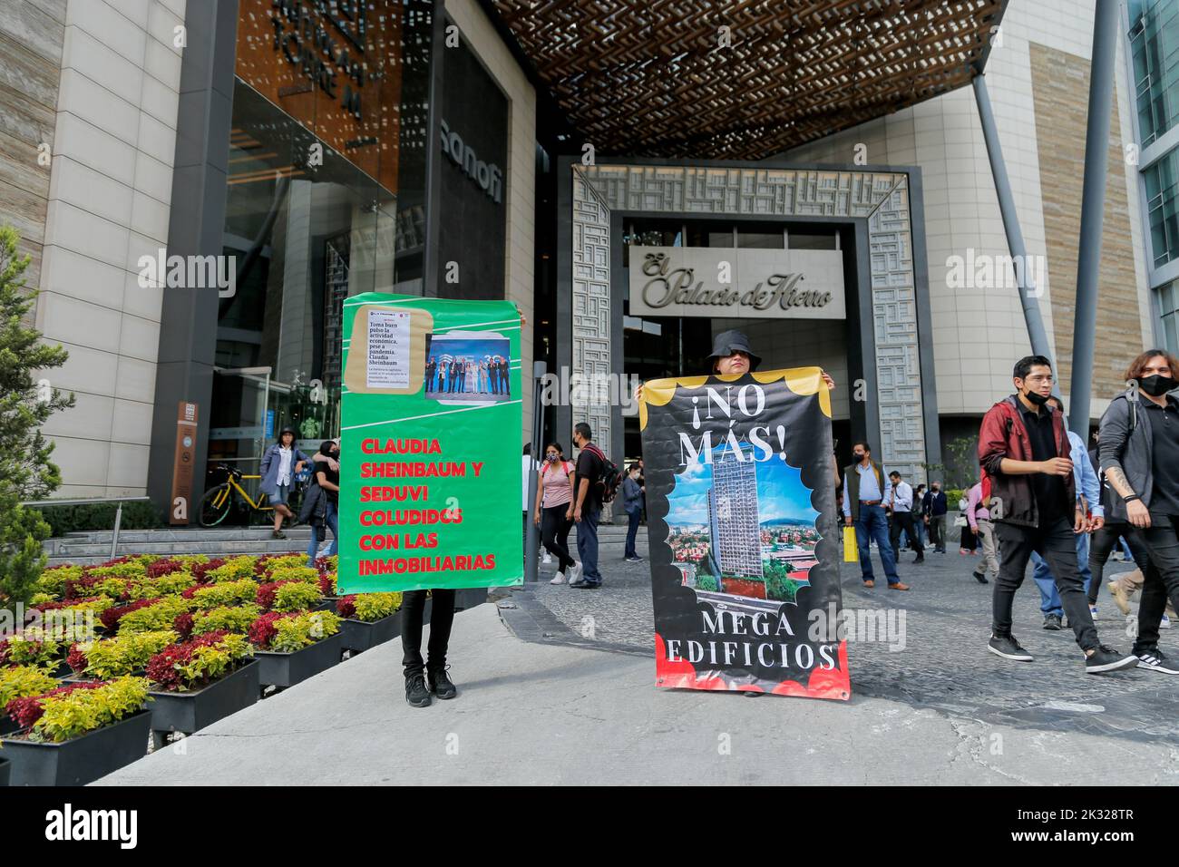 Mexico, Mexico. 22nd Sep, 2022. Protesters hold placards during a ...
