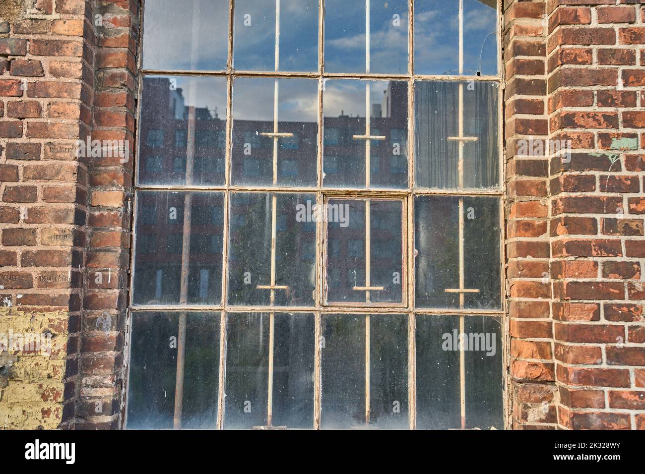 Material corrosion hi-res stock photography and images - Alamy