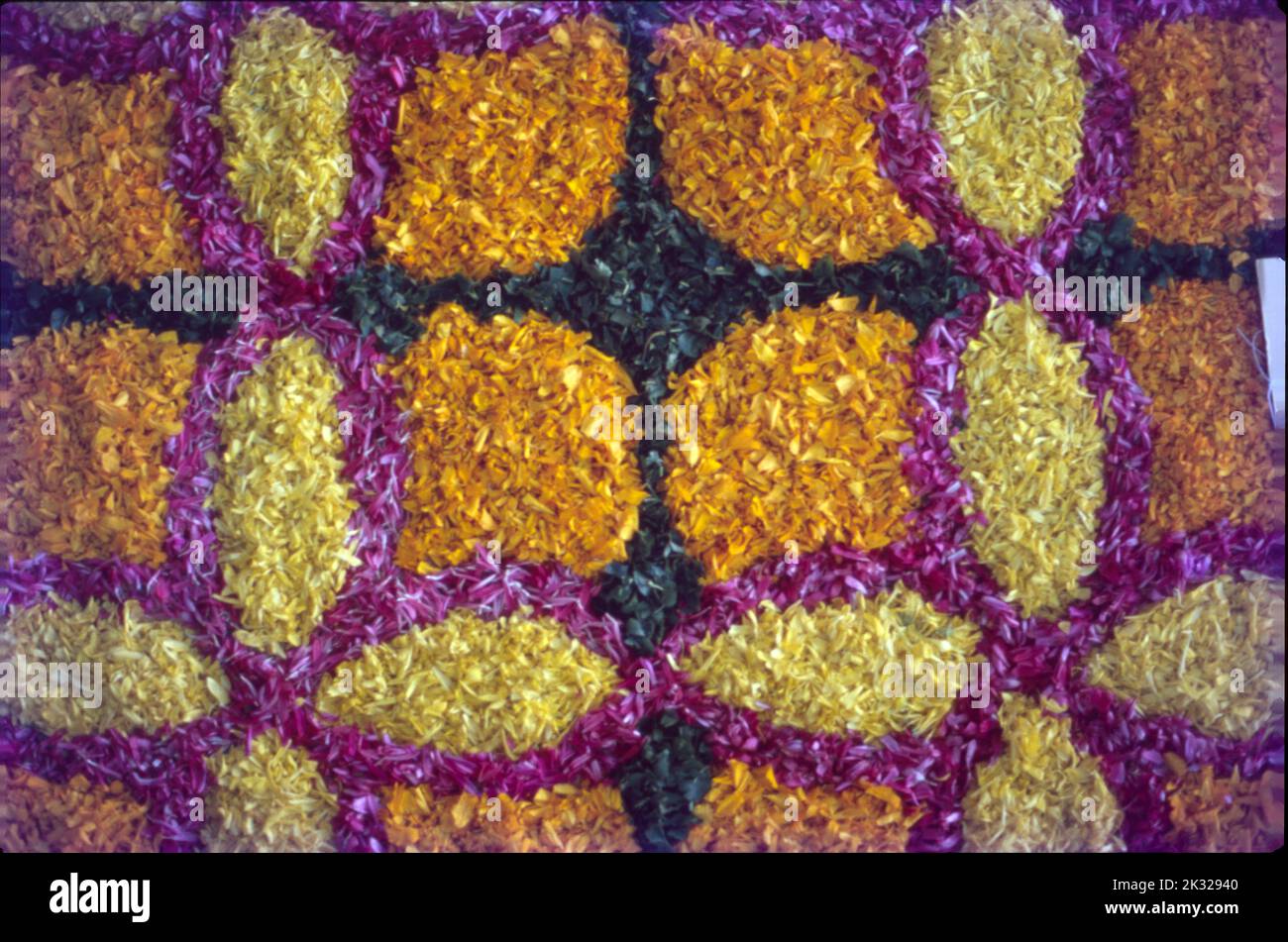 Artistic rangoli hi-res stock photography and images - Alamy