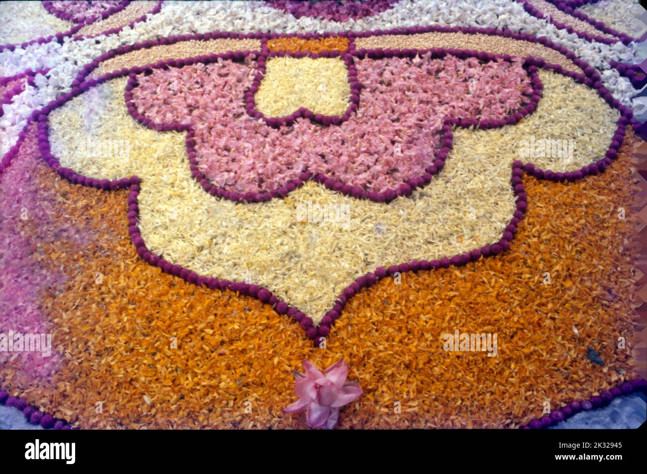 Rangoli images hi-res stock photography and images - Alamy