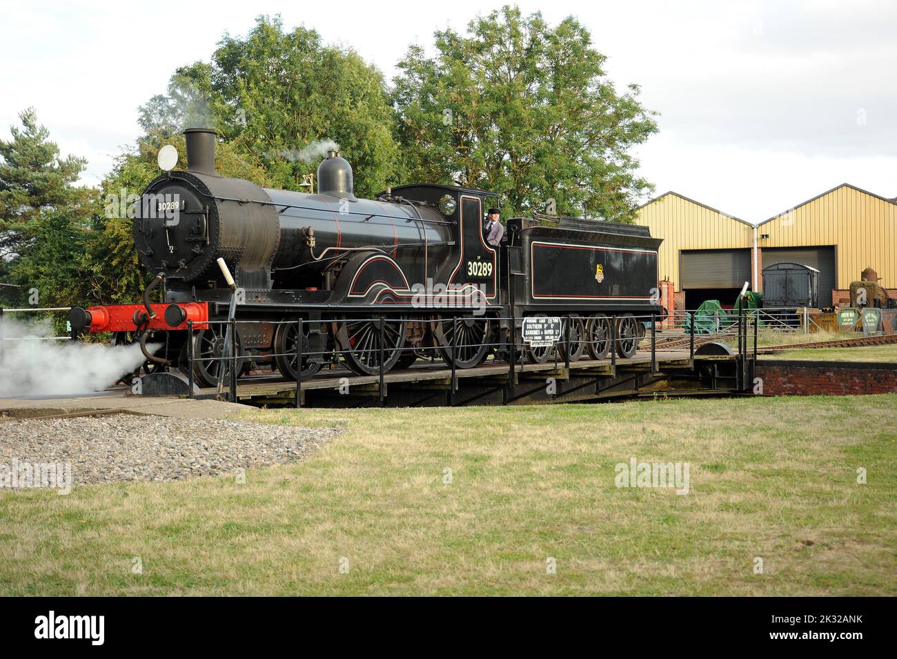 "30120" (running as "30289") on the turntable at Didcot Railway Centre ...