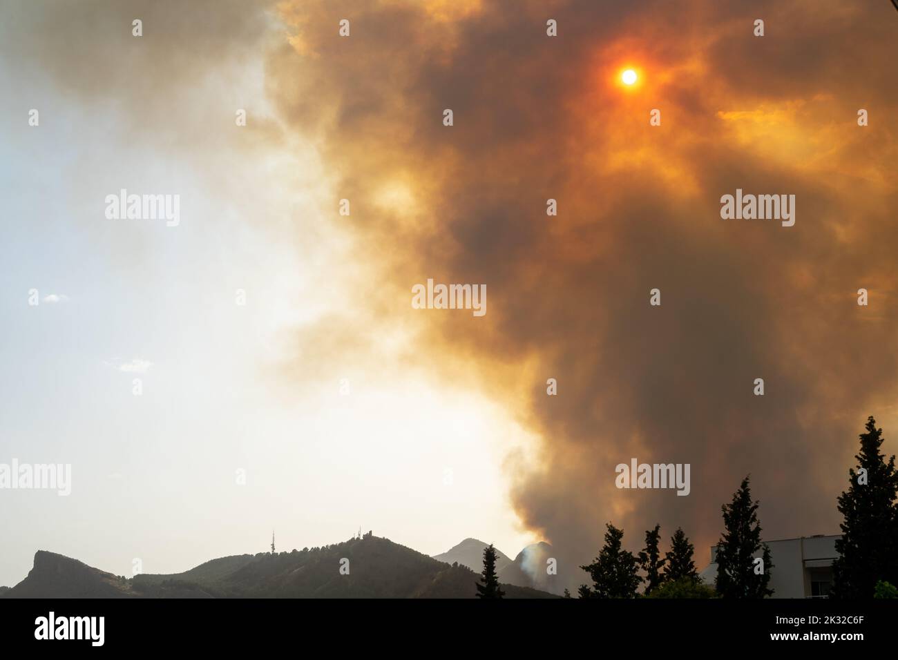 Large column of smoke hi-res stock photography and images - Alamy