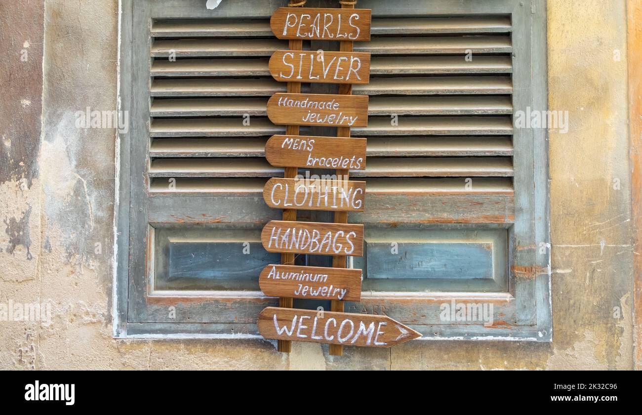 Store tablets hi-res stock photography and images - Alamy