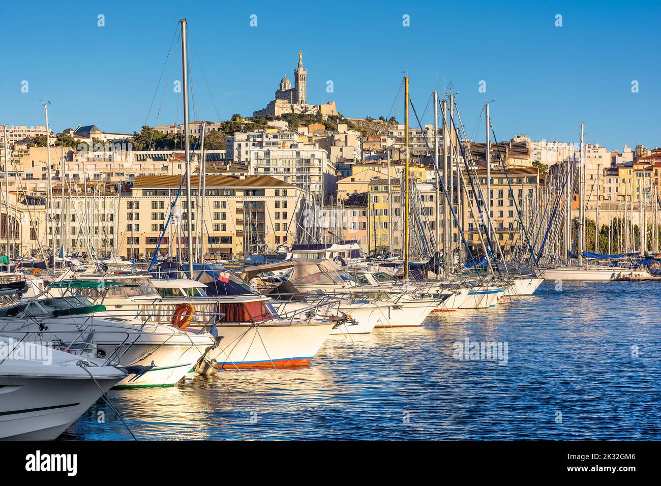 Cityview blue hour hi-res stock photography and images - Alamy