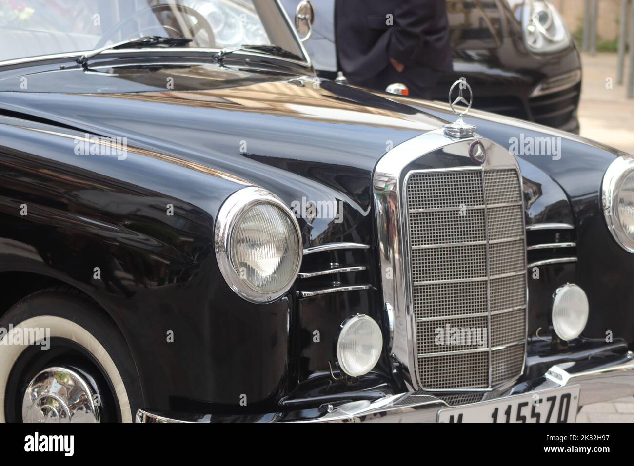A Black vintage Mercedez Car for wedding Stock Photo - Alamy