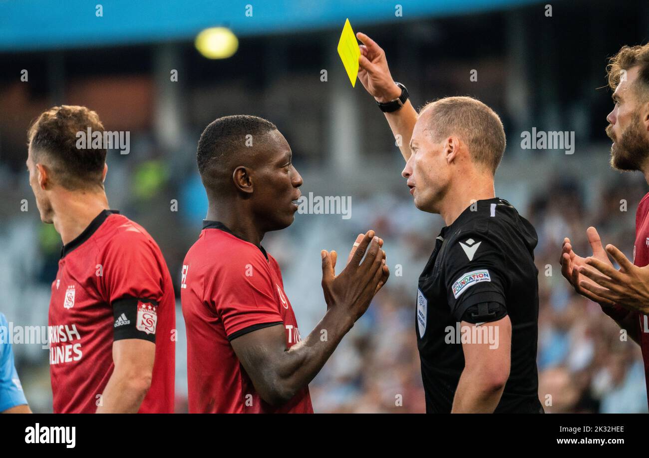 Malmoe, Sweden. 18th, August 2022. Referee William Collum books Max ...