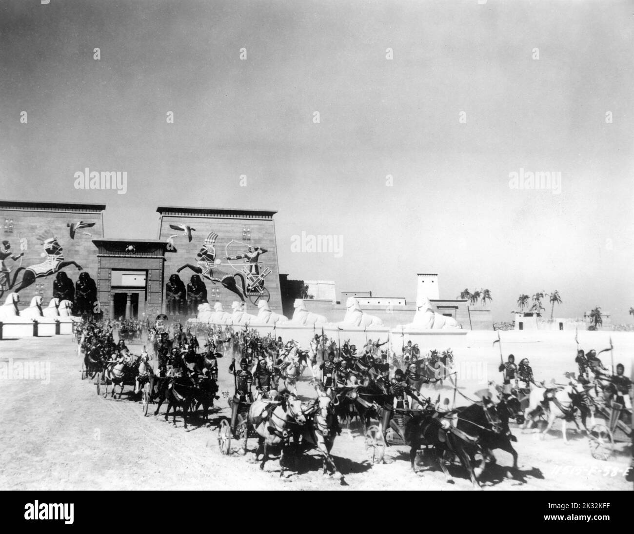 Egyptian Charioteers pursuing Moses in THE TEN COMMANDMENTS 1956 ...