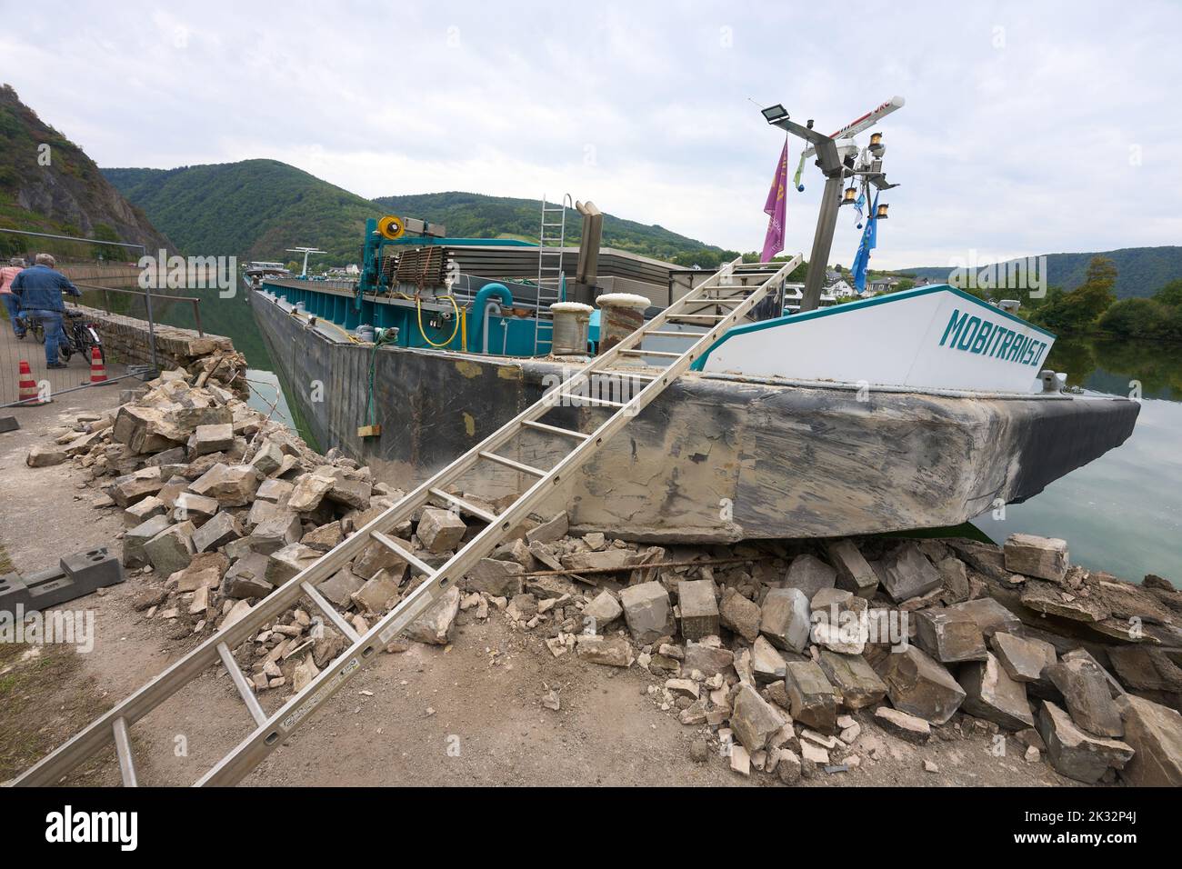 Briedern, Germany. 24th Sep, 2022. After the collision of a hotel ship ...