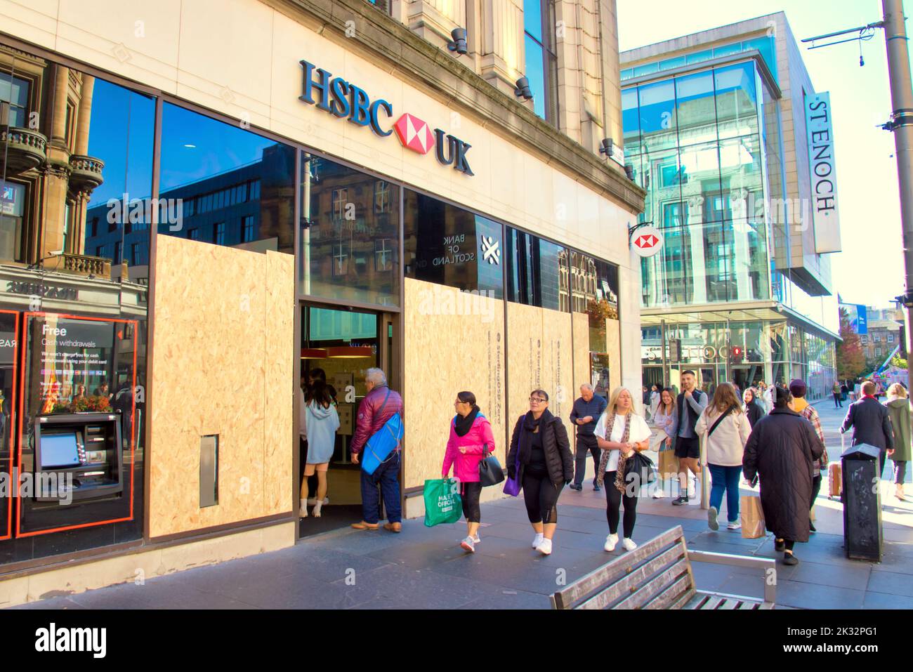 Glasgow, Scotland, UK 24th September, 2022. HSBC open for Saturday ...