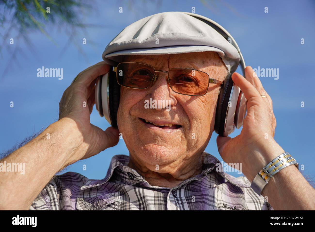 Elderly dementia music hi-res stock photography and images - Alamy