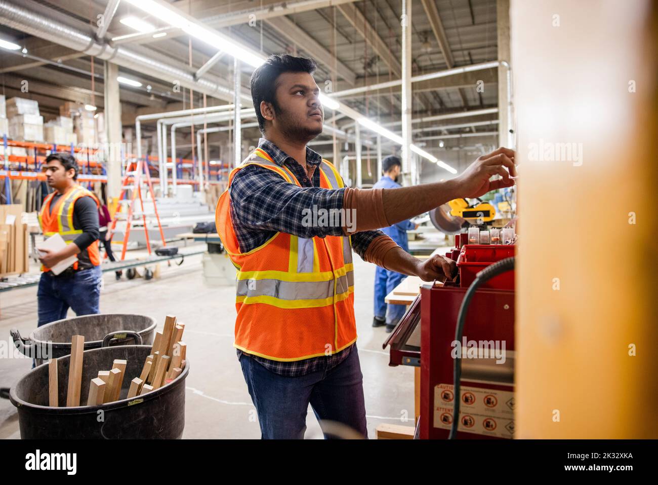 Warehouse man hi-res stock photography and images - Alamy