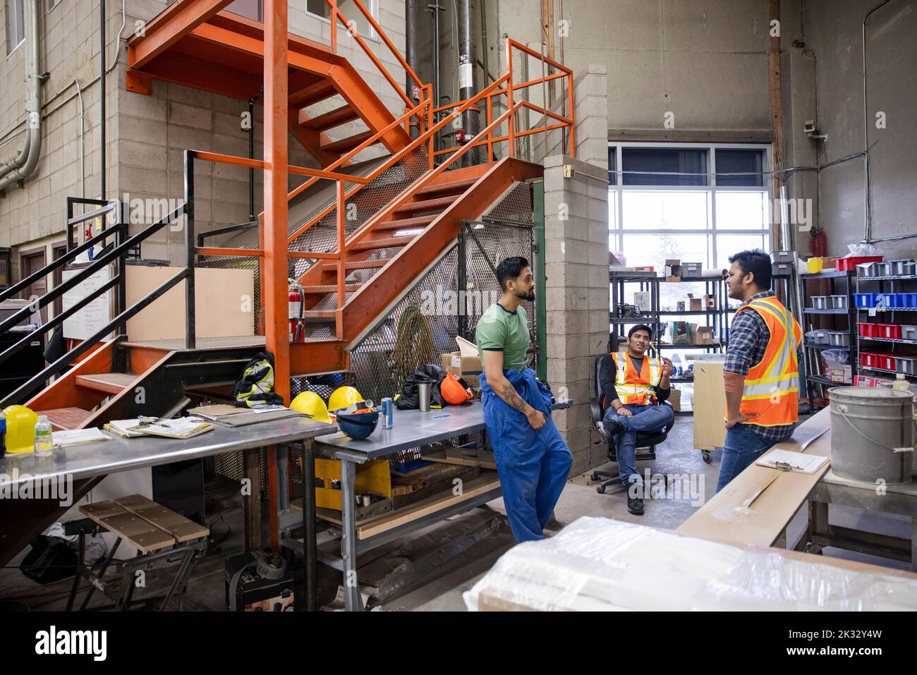 Logistic workers hi-res stock photography and images - Alamy
