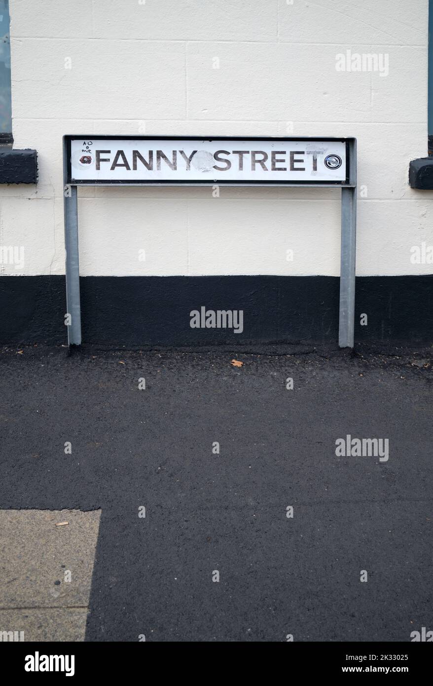 Cardiff road sign hi-res stock photography and images - Alamy