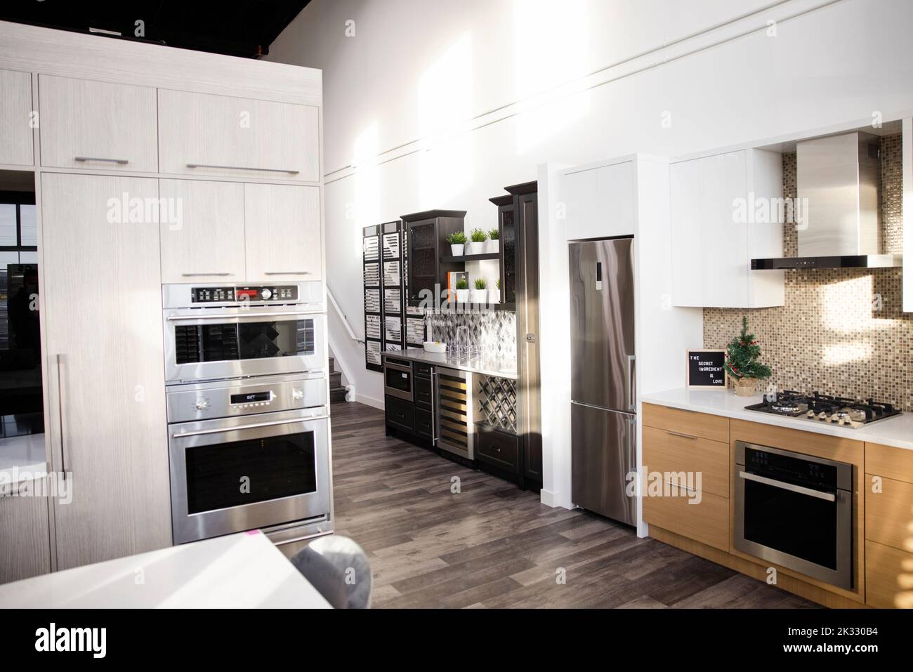 Modern kitchen design store hi-res stock photography and images - Alamy