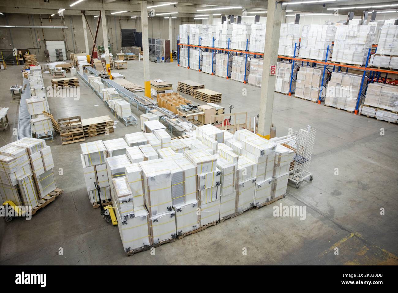 Warehouse products hi-res stock photography and images - Alamy
