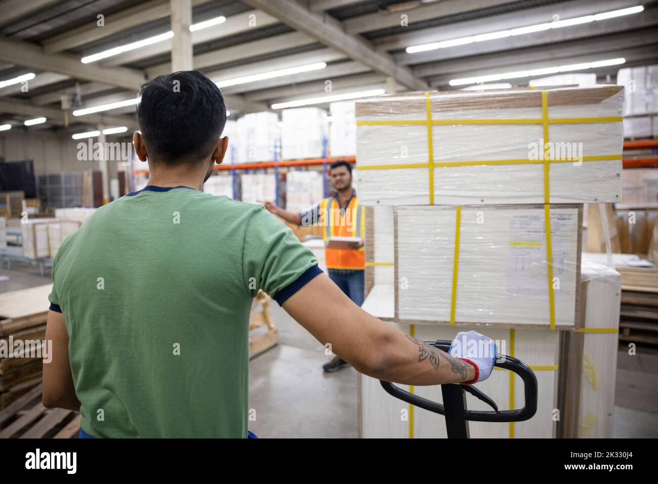 Hand unload hi-res stock photography and images - Alamy