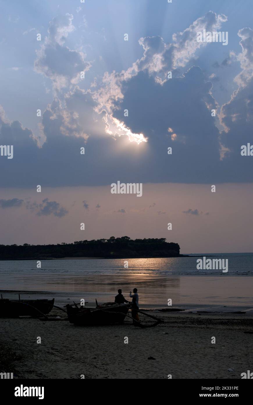 Fort Harne in the Arabian sea and the beach at the time of sunset ...