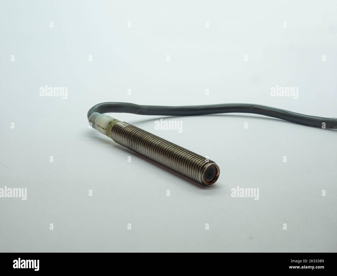 Threaded Inductive Proximity Sensor With Cable Used In Industrial