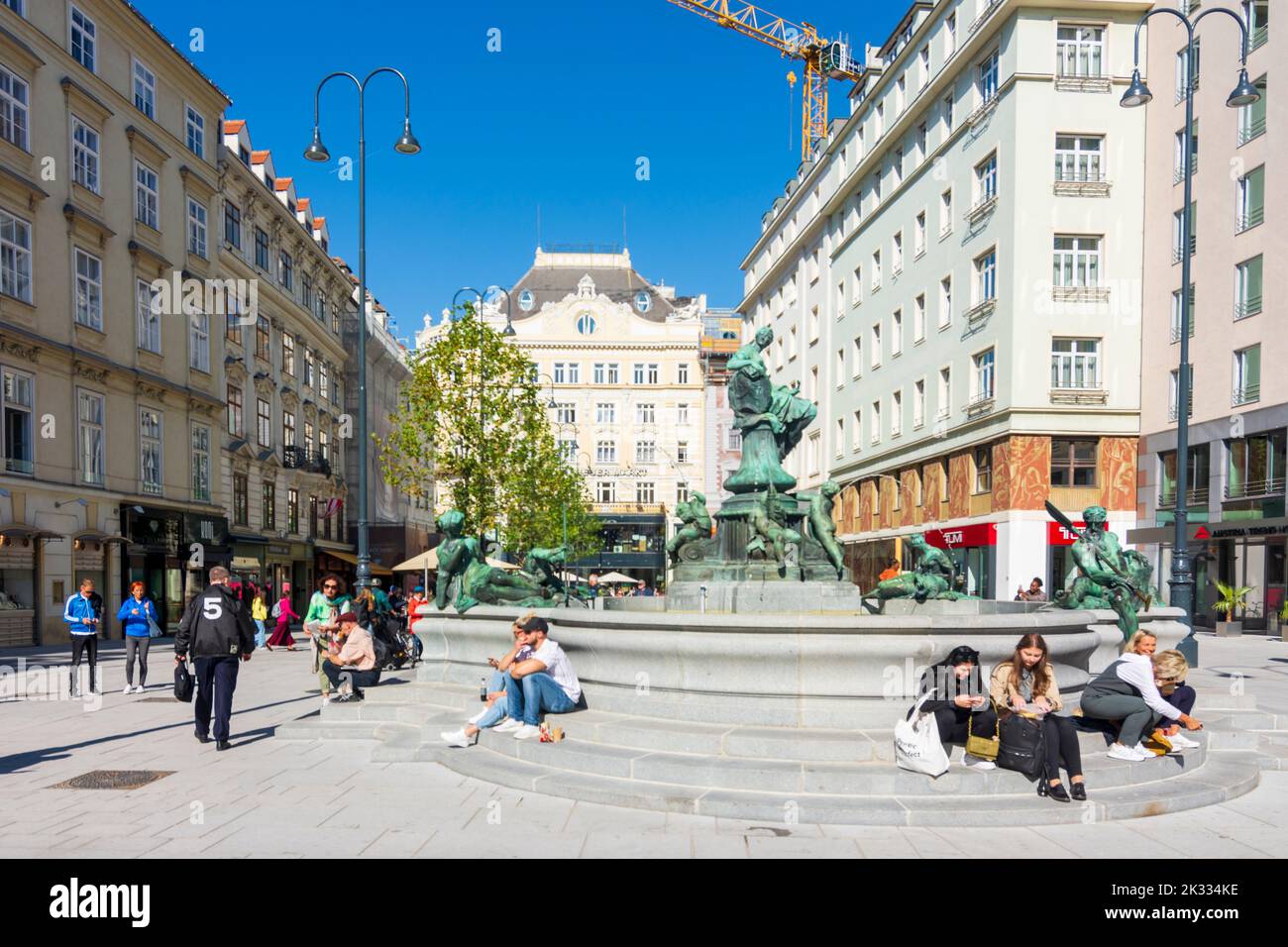 Wien, Vienna: square Neuer Markt, fountain Donnerbrunnen ...