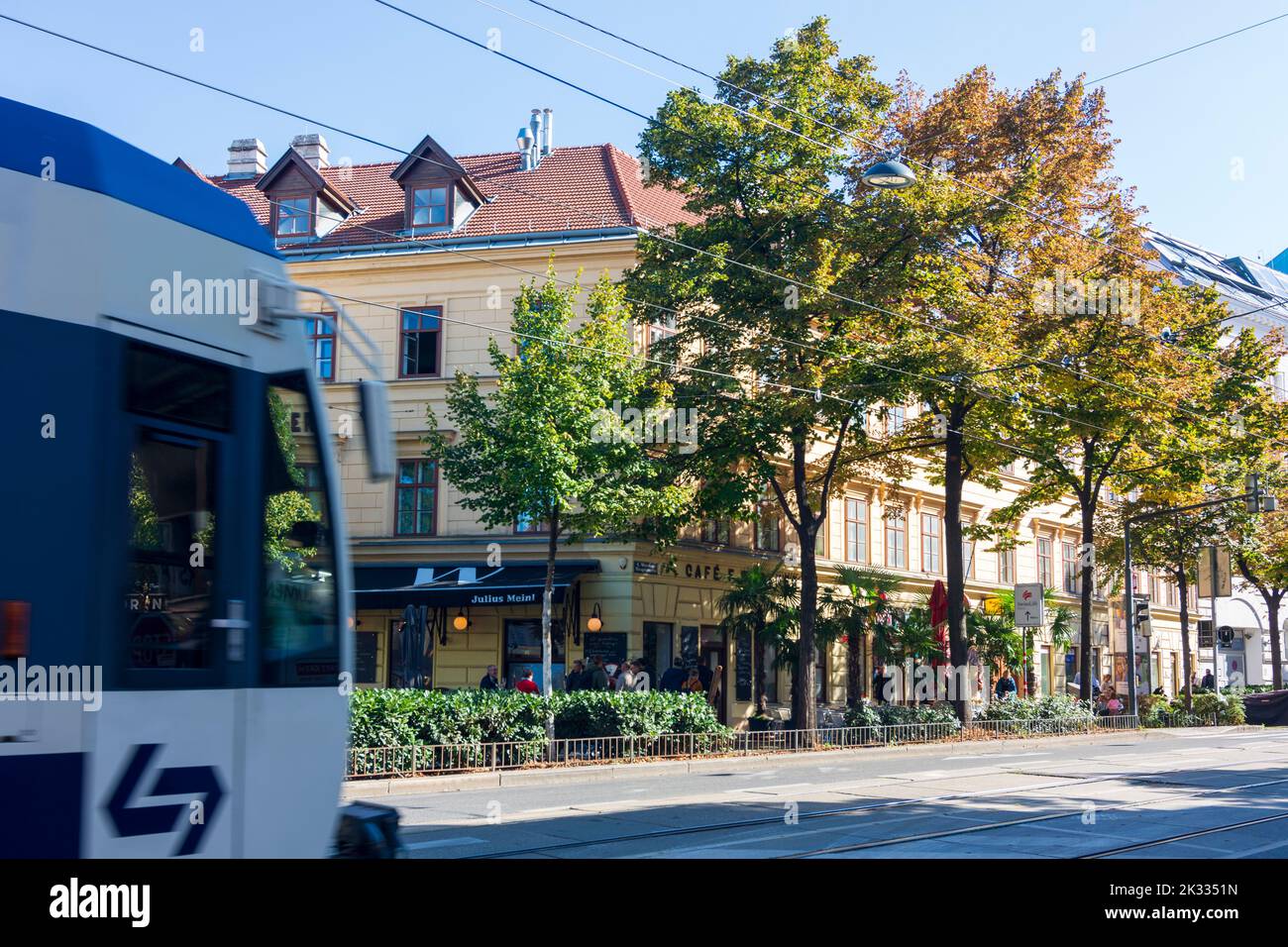 Wien, Vienna: street Wiedner Hauptstraße, cafe Wortner in 04. Wieden ...
