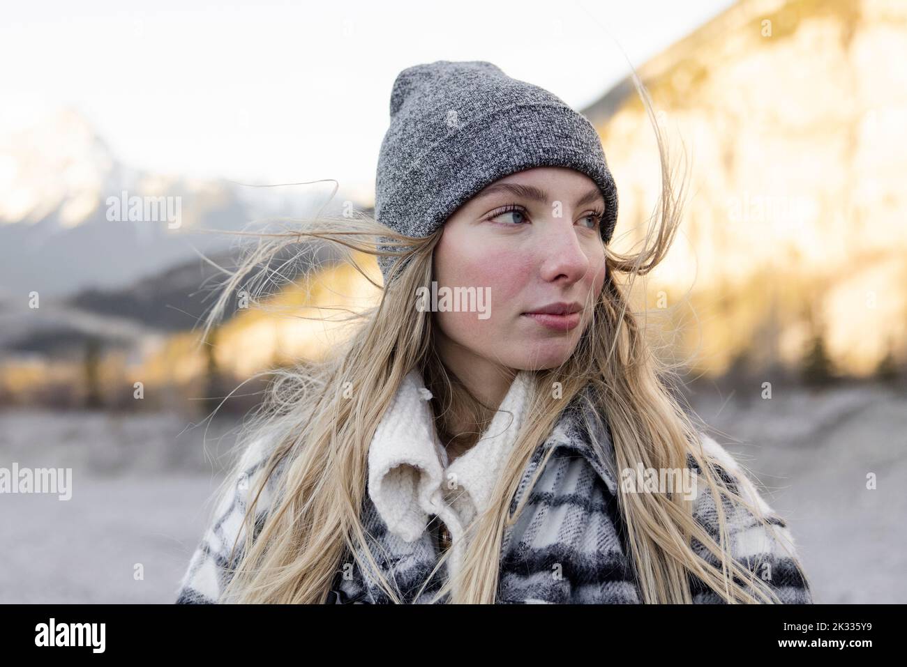 Knit hat hi-res stock photography and images - Alamy