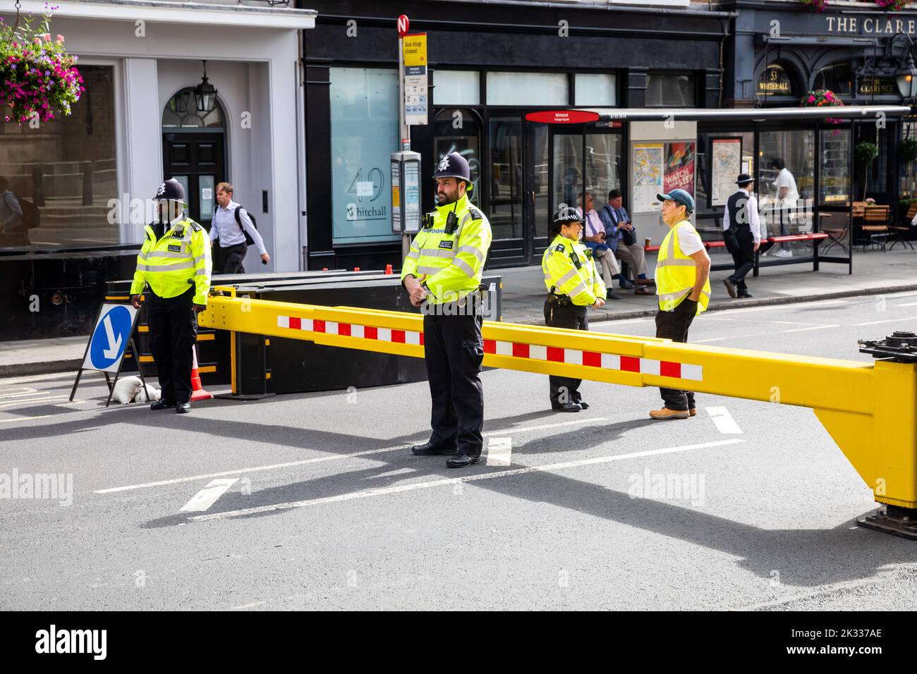 Police officers block street hi-res stock photography and images - Alamy