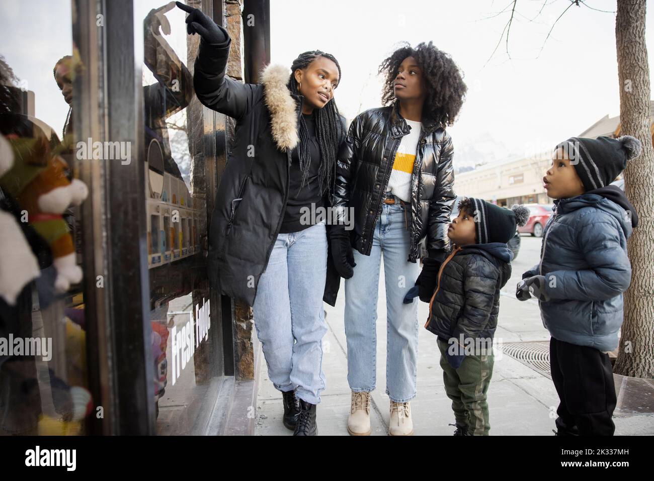 Boy looking at shop window hi-res stock photography and images - Alamy