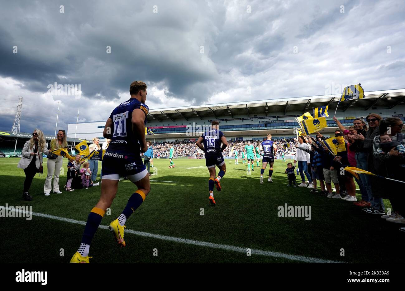 Worcester Warriors players take to the pitch ahead of the Gallagher ...