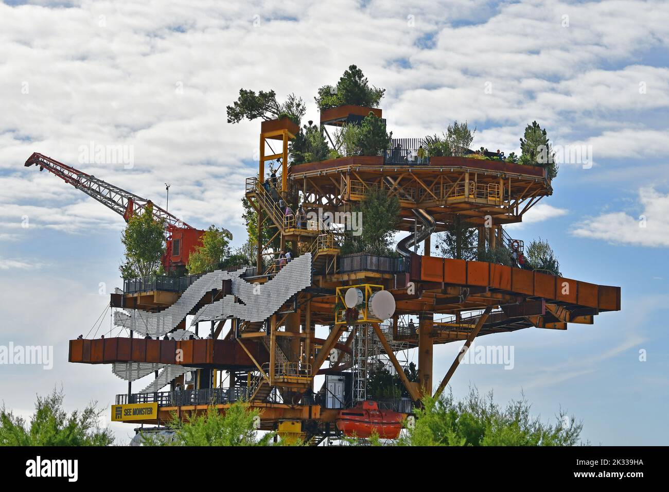450 tonne north sea oil rig hi-res stock photography and images - Alamy