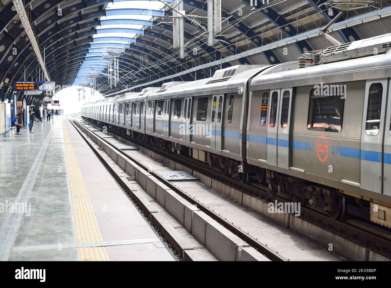 Delhi Metro train arriving at Jhandewalan metro station in New Delhi ...