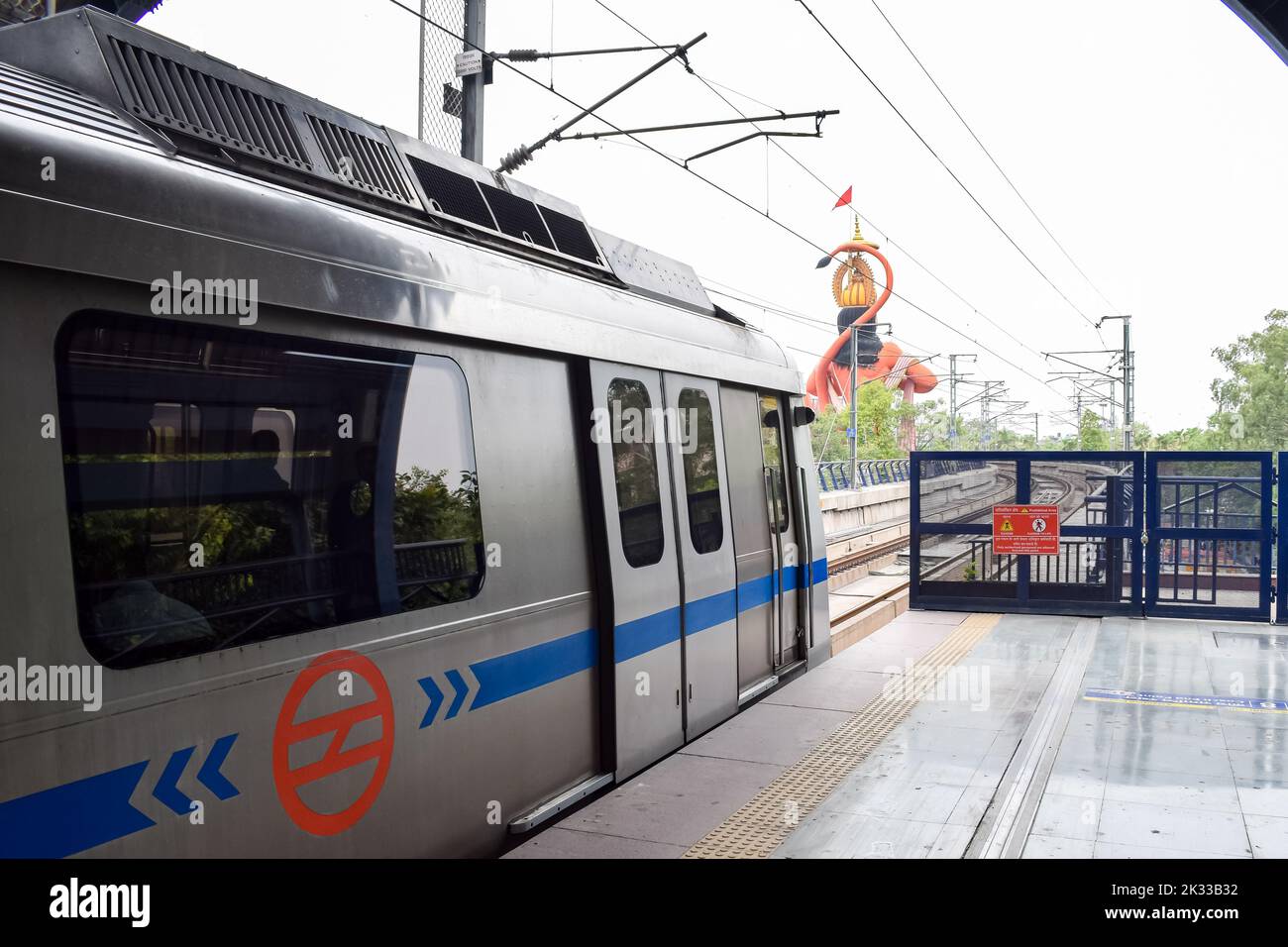 Delhi Metro train arriving at Jhandewalan metro station in New Delhi ...
